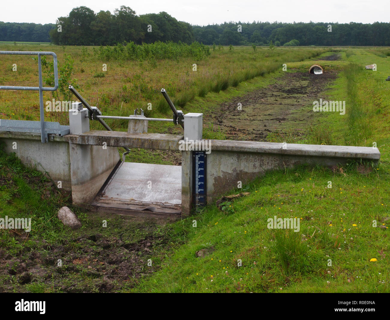a controlled weir in a dry ditch seen from above Stock Photo - Alamy