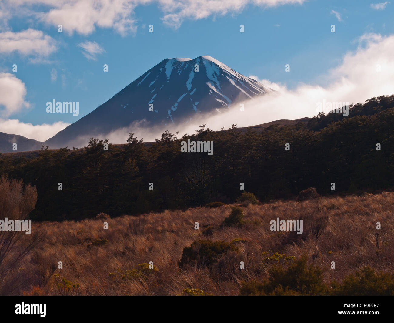 Mount tongariro erupt hi-res stock photography and images - Alamy