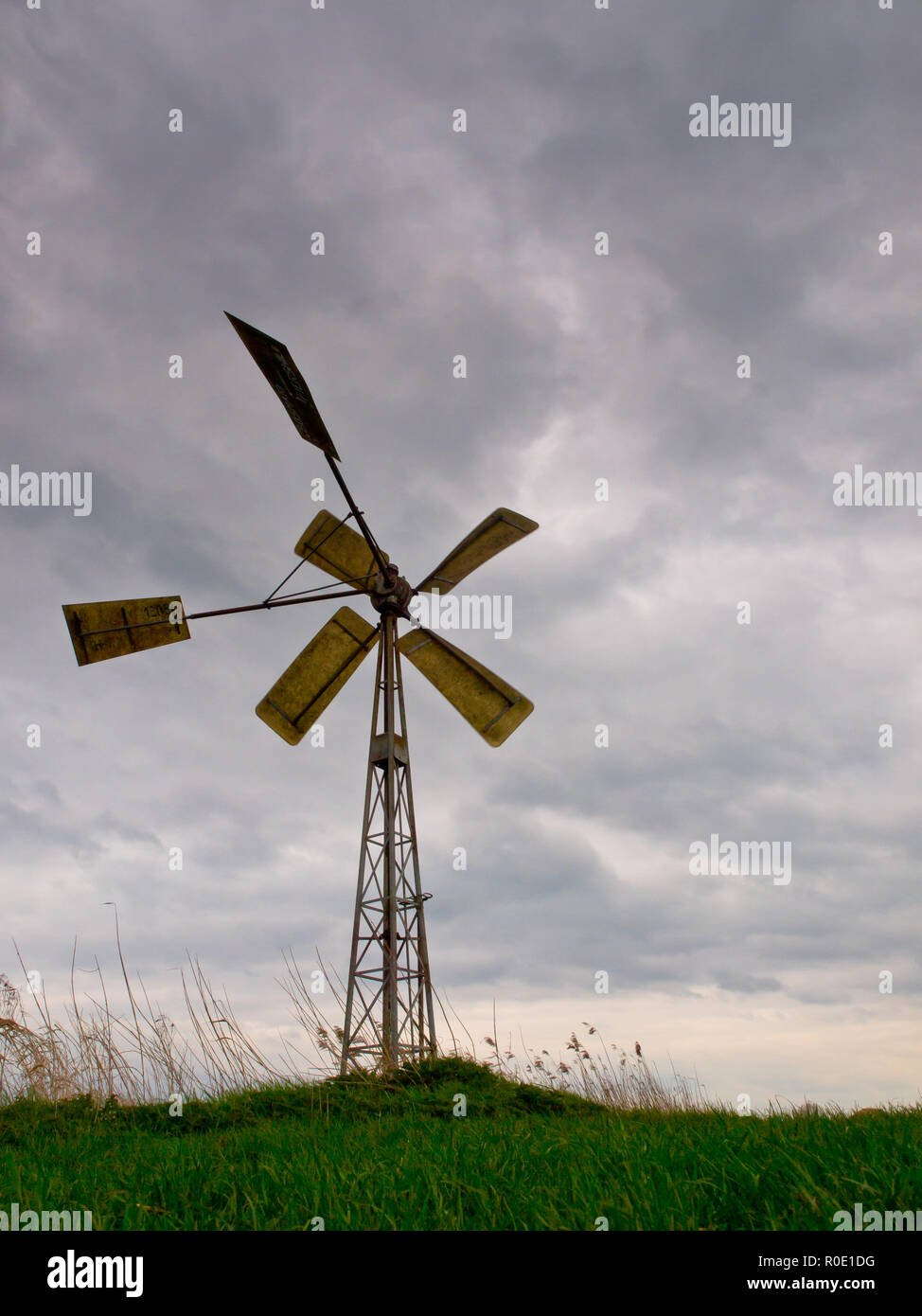 Windmolen hi-res stock photography and images - Alamy