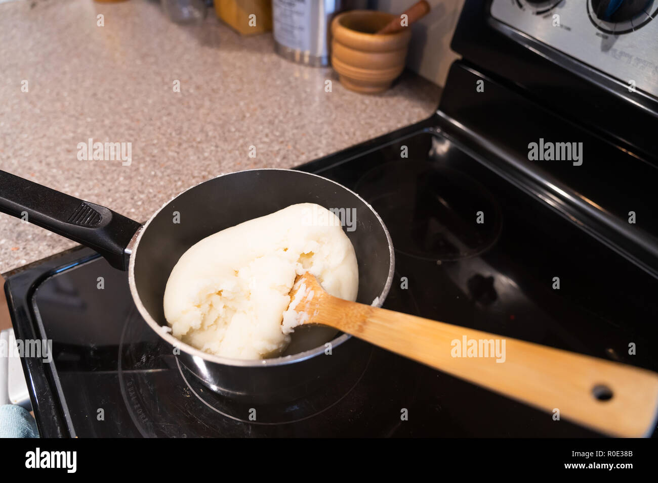 Nigerian pounded yam prepared in kitchen for dinner Stock Photo - Alamy