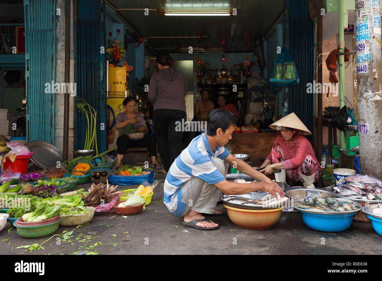 Fish store in chinatown hi-res stock photography and images - Alamy