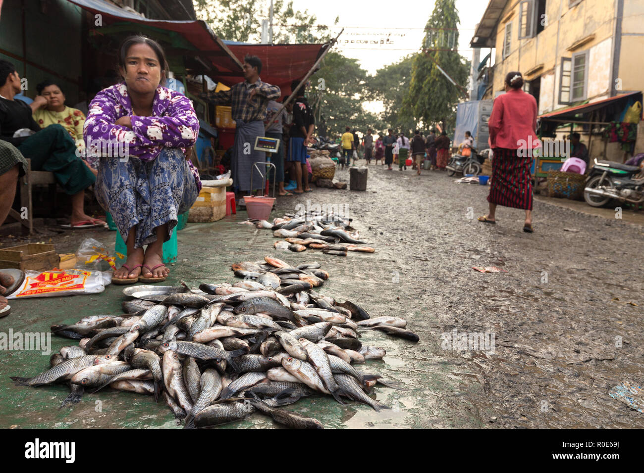 Poor street hi-res stock photography and images - Alamy