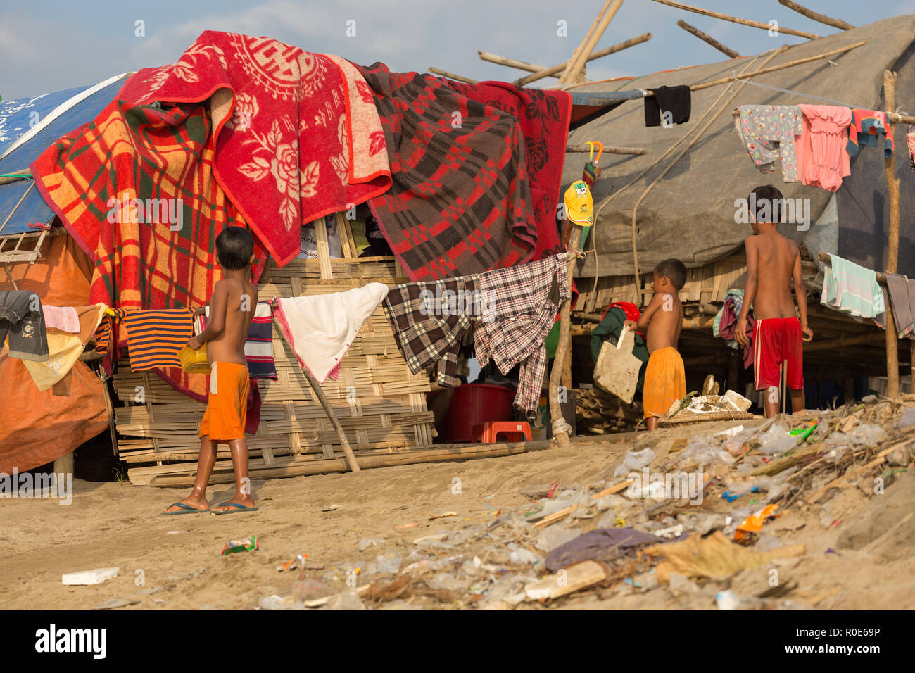 Slum house hi-res stock photography and images - Alamy