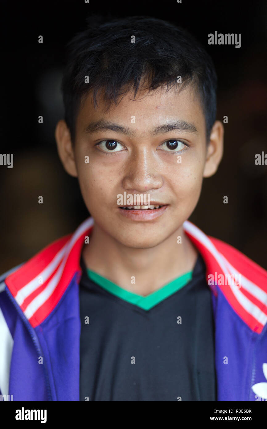 Poor boy portrait myanmar hi-res stock photography and images - Alamy