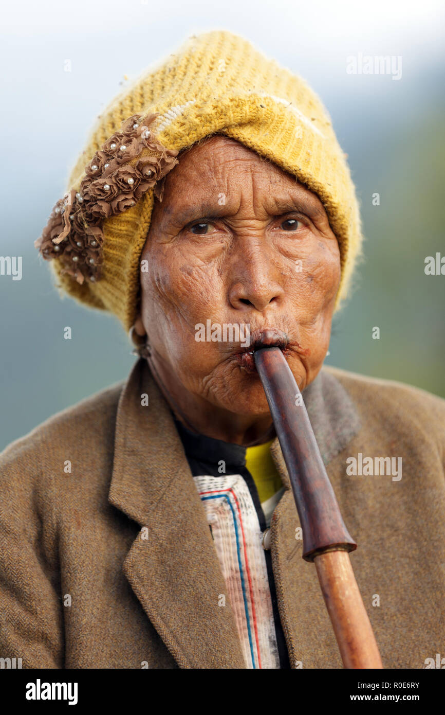 Lahu tribe hi-res stock photography and images - Alamy