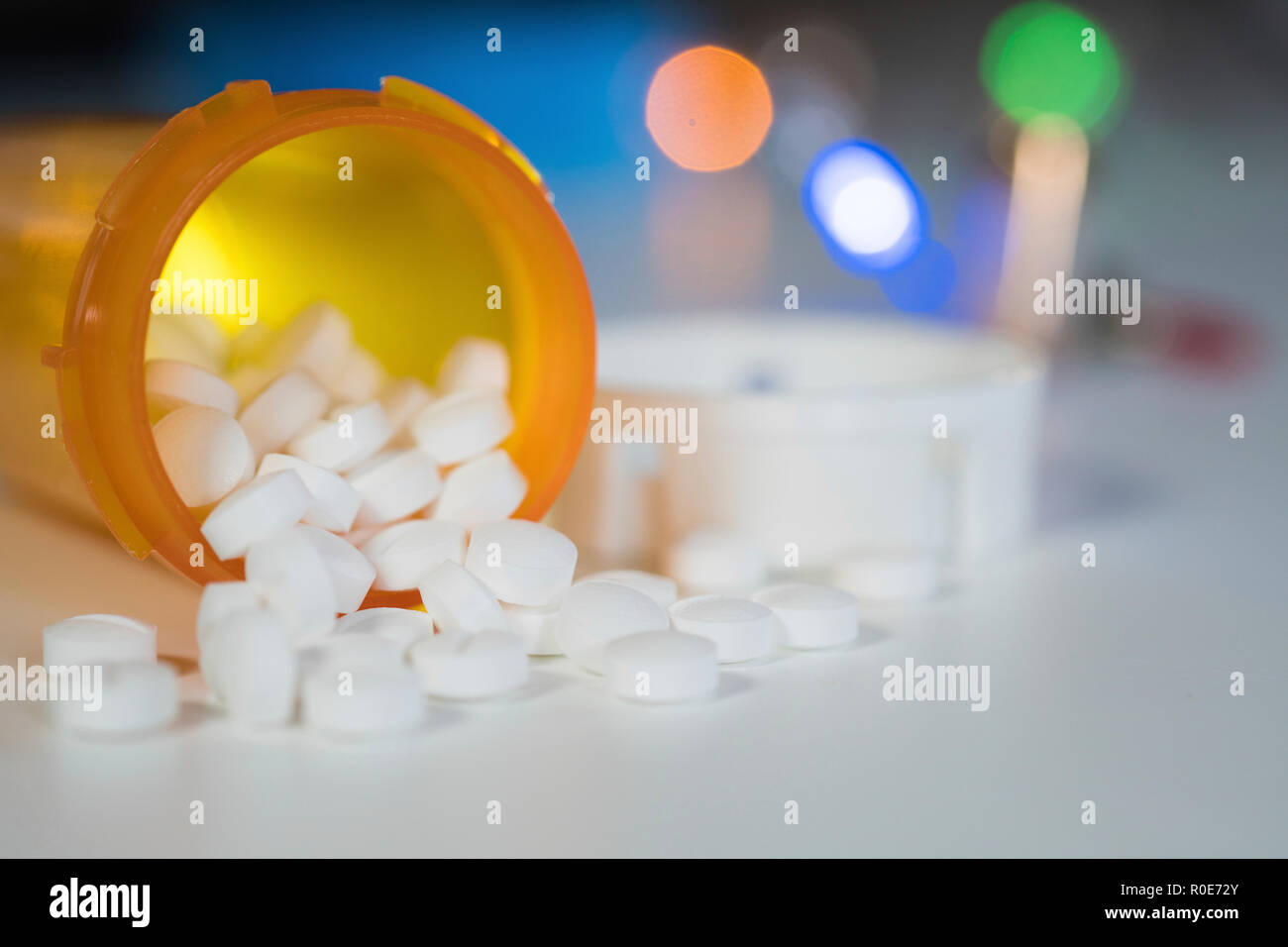 Tablets spilling from bottle Stock Photo - Alamy