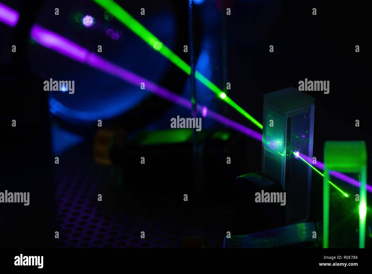 Laser experiment in photonics laboratory Stock Photo - Alamy