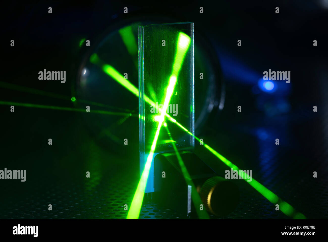 Laser experiment in photonics laboratory Stock Photo - Alamy