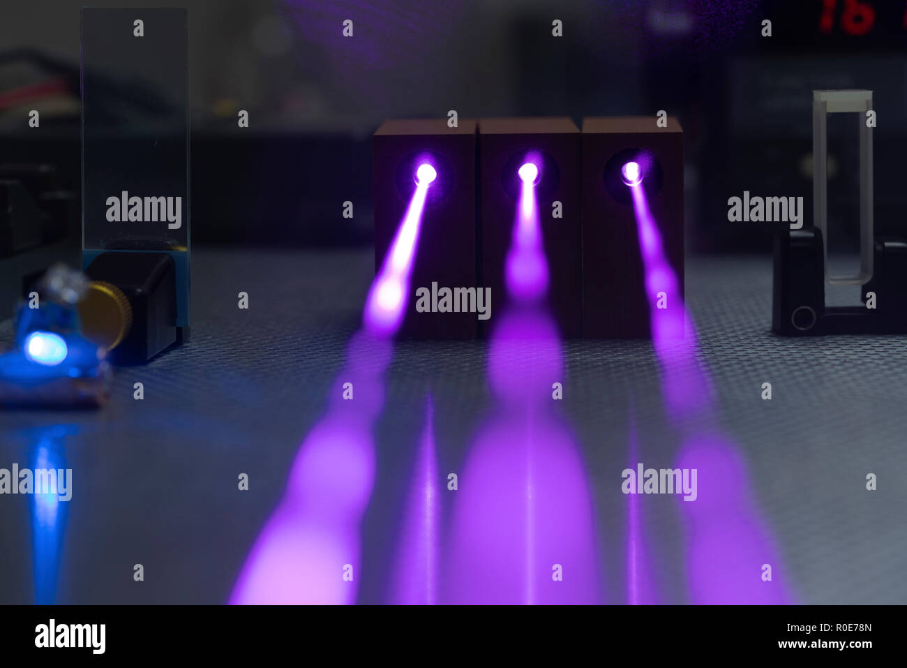 Laser experiment in photonics laboratory Stock Photo - Alamy