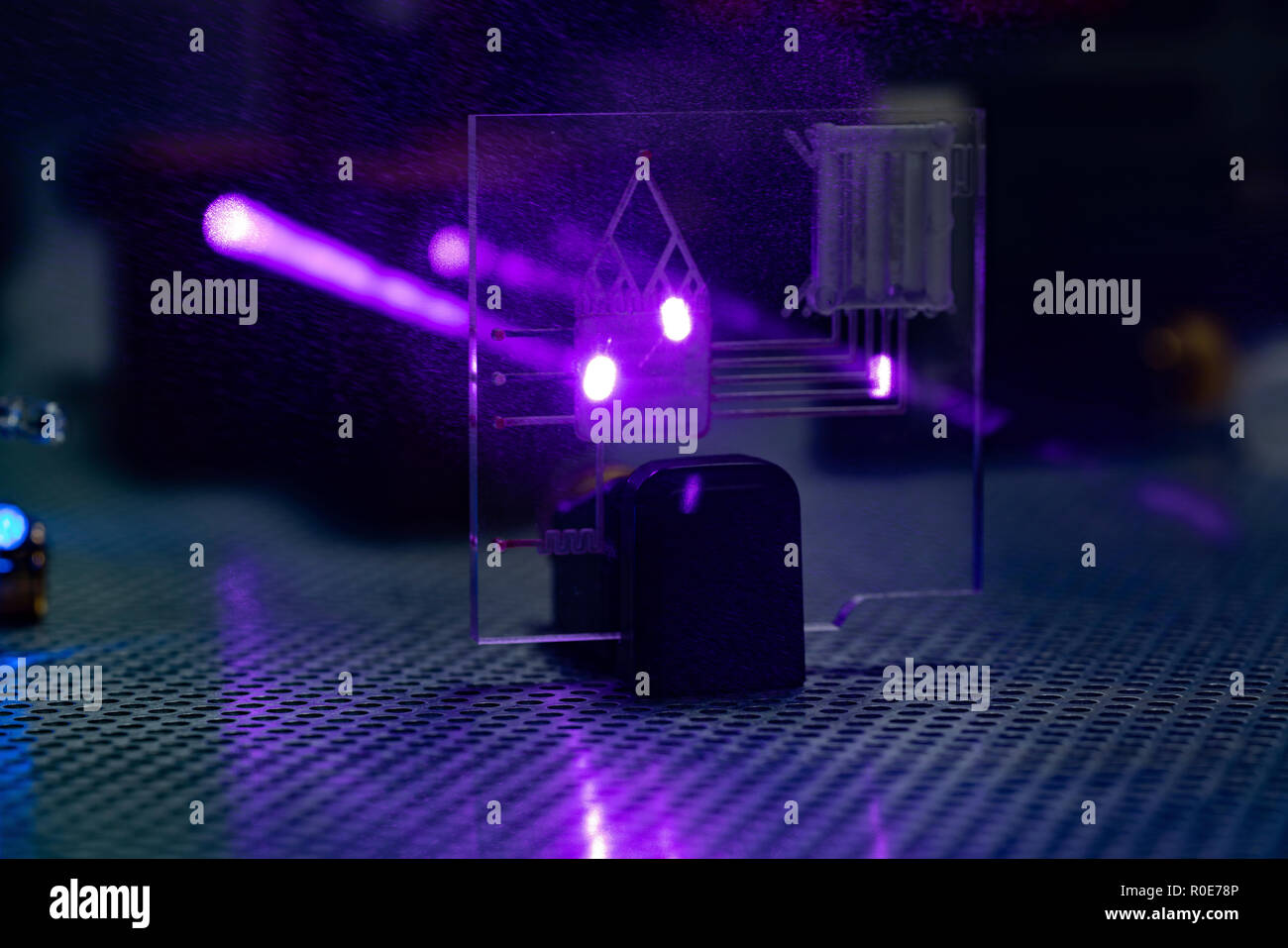 Laser experiment in photonics laboratory Stock Photo - Alamy