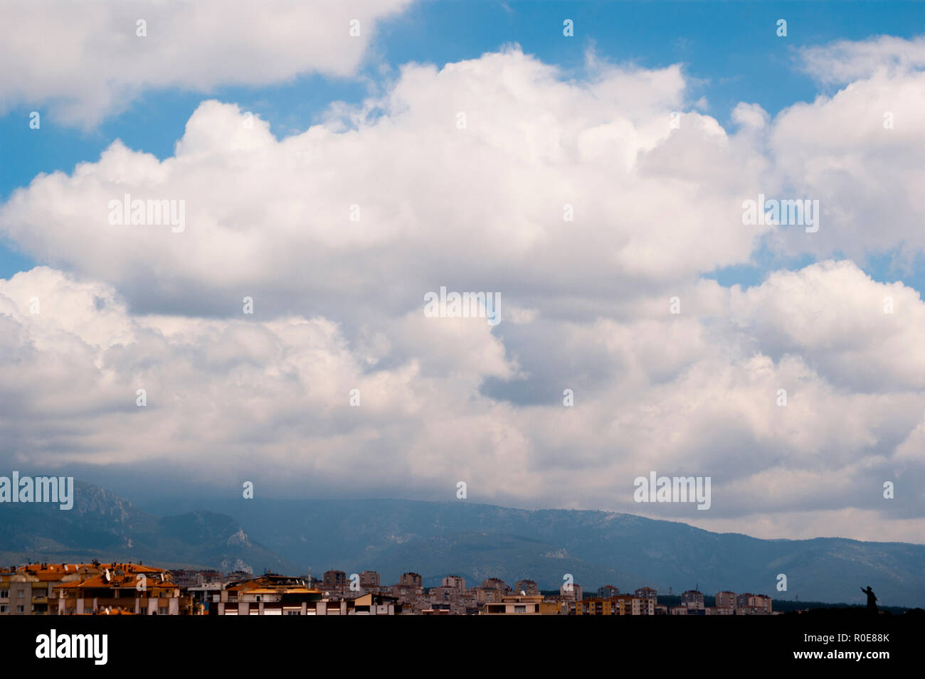 Strato cirrus clouds hi-res stock photography and images - Alamy