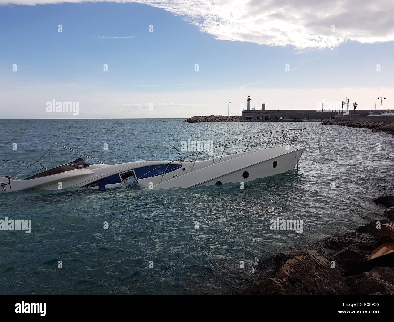 Half sunken wreck hi-res stock photography and images - Alamy