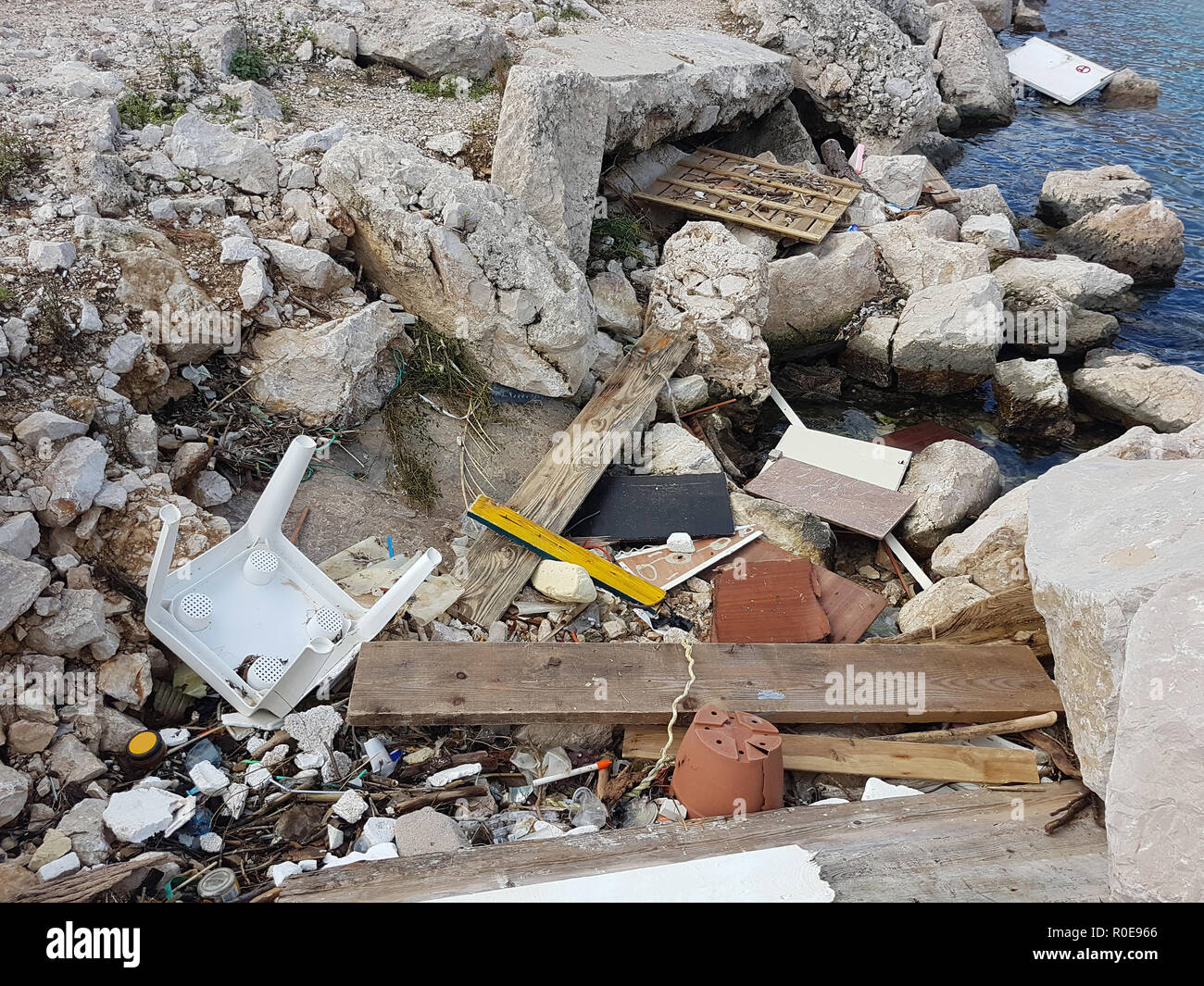 Rubbish water pollution mediterranean hi-res stock photography and ...