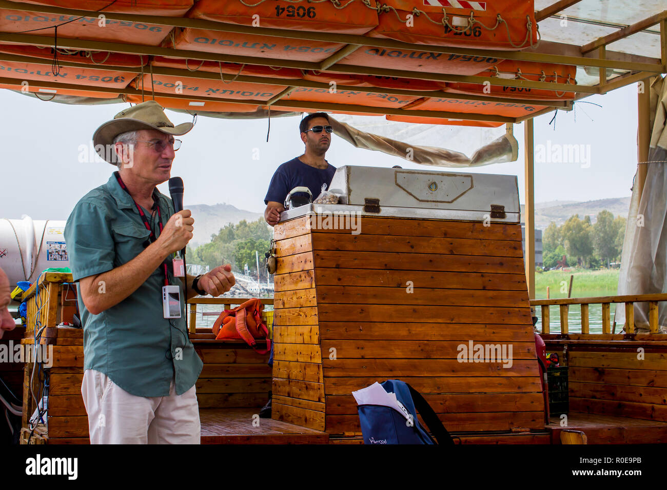 Tour guide using microphone hi-res stock photography and images - Alamy