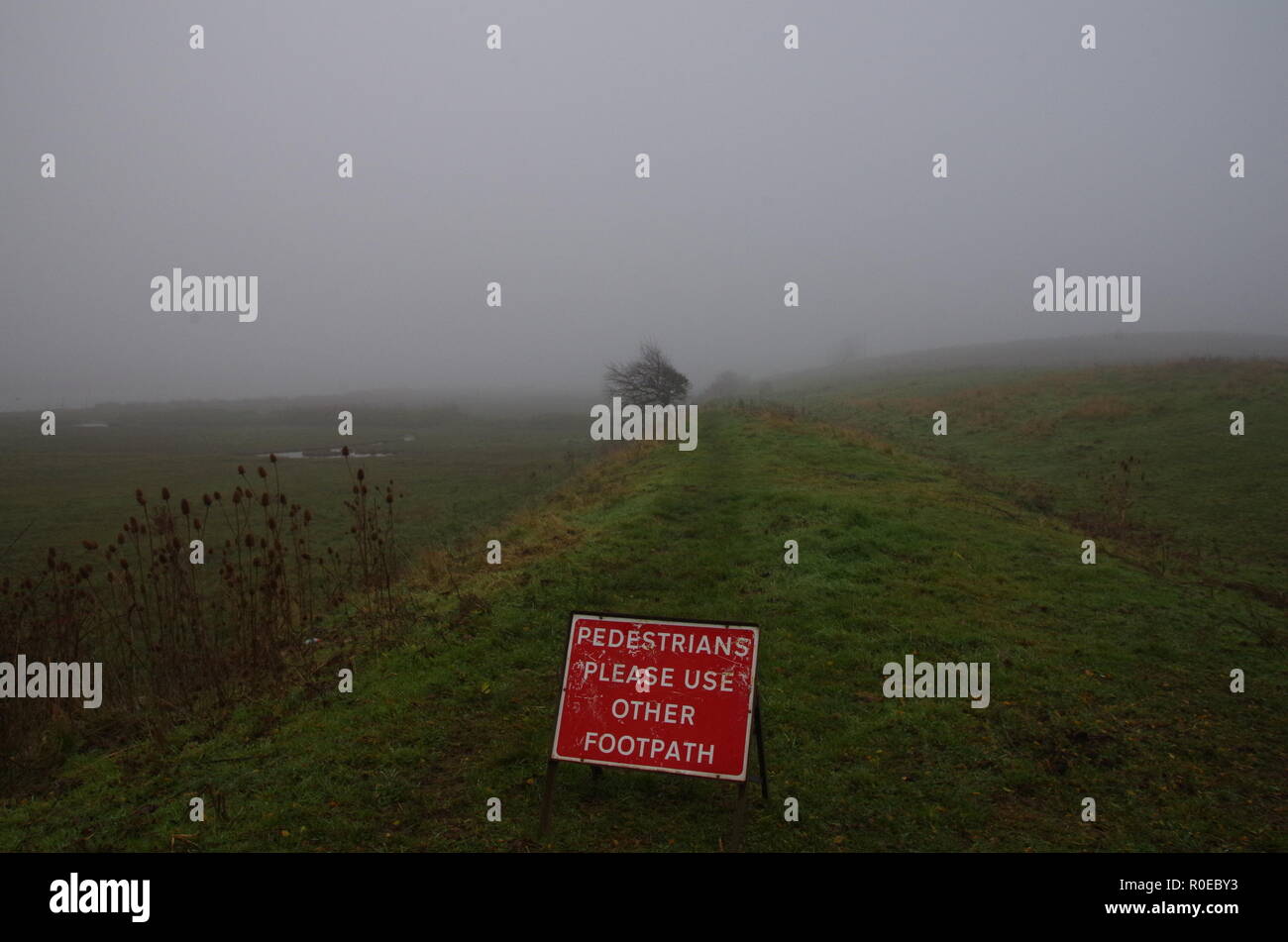 footpath closed sign. The Macmillan Way. Lincolnshire. East Midlands ...