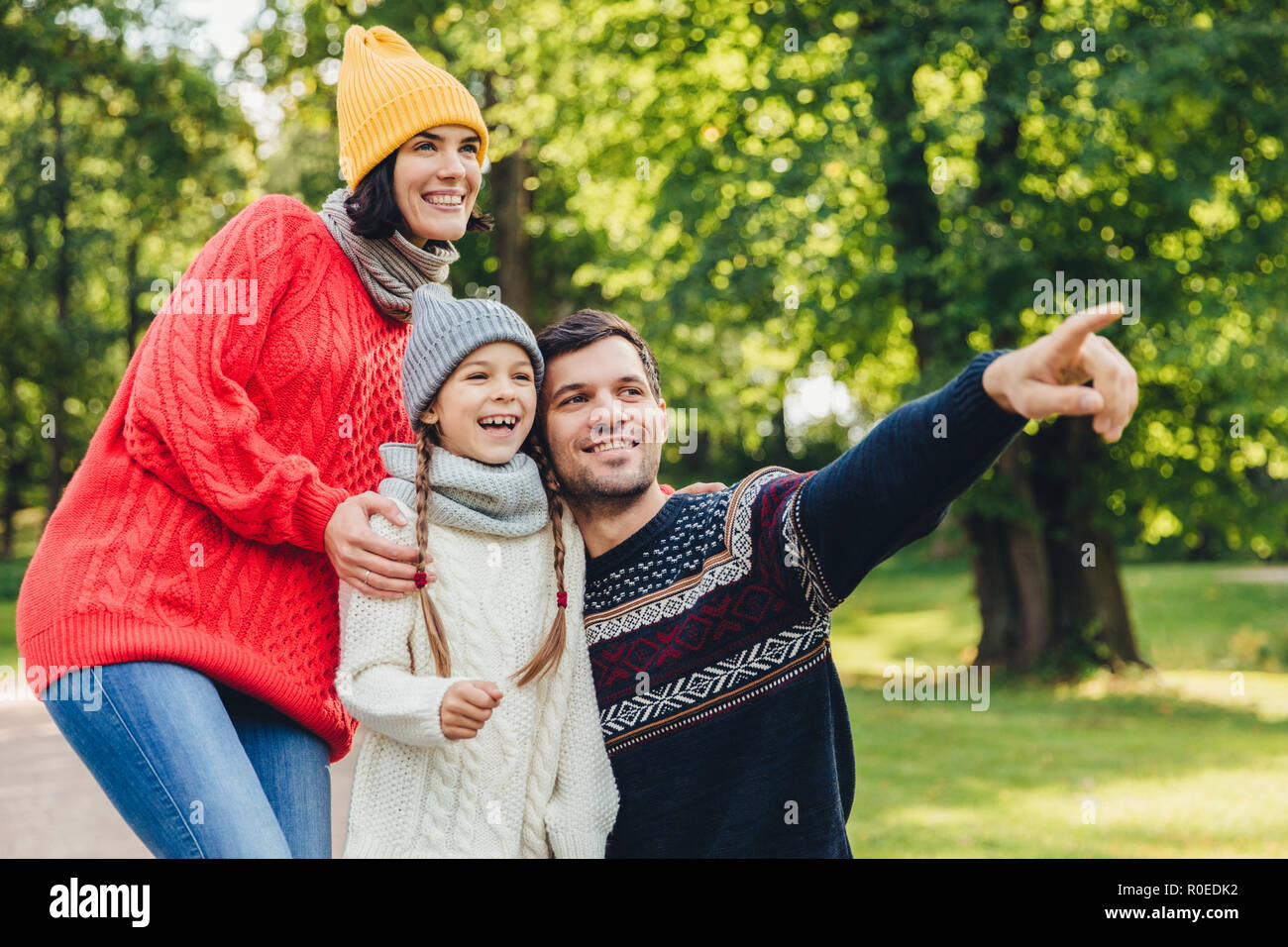 Family members having fun outdoors hi-res stock photography and images ...