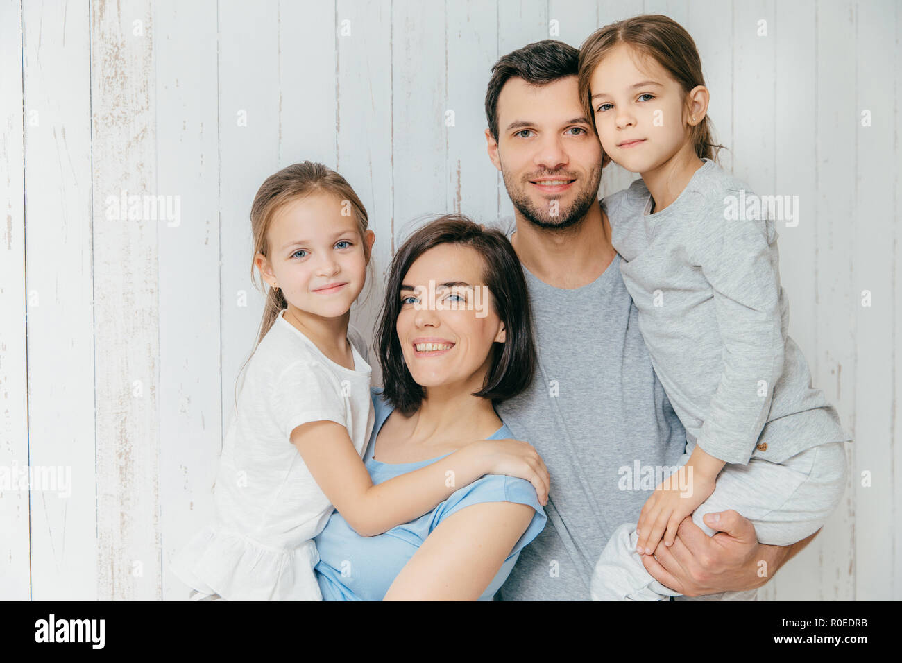 Good looking family hi-res stock photography and images - Alamy