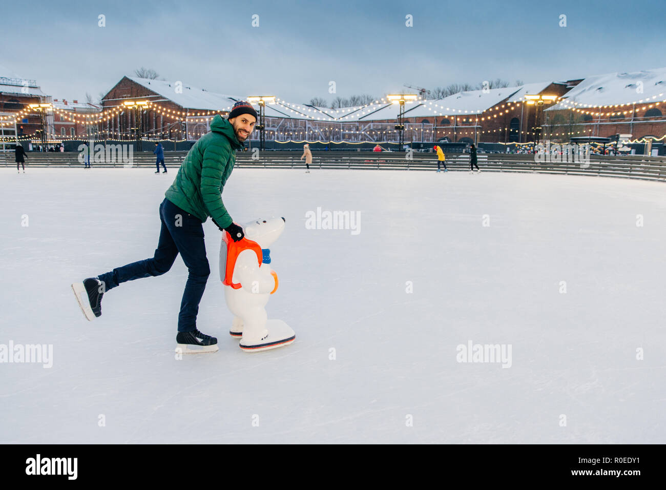 Go skate hi-res stock photography and images - Alamy