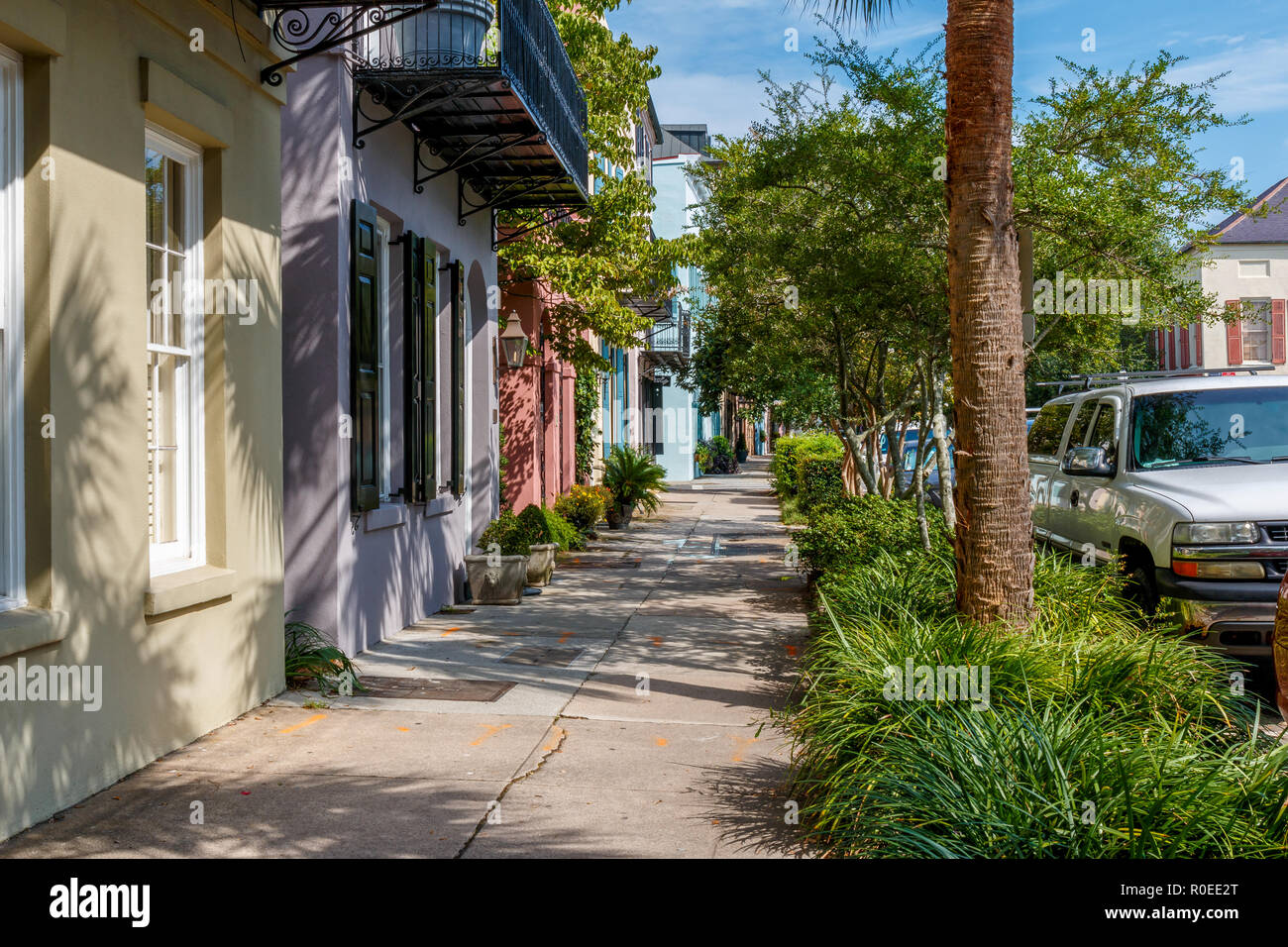 Traditional charleston house hi-res stock photography and images - Alamy