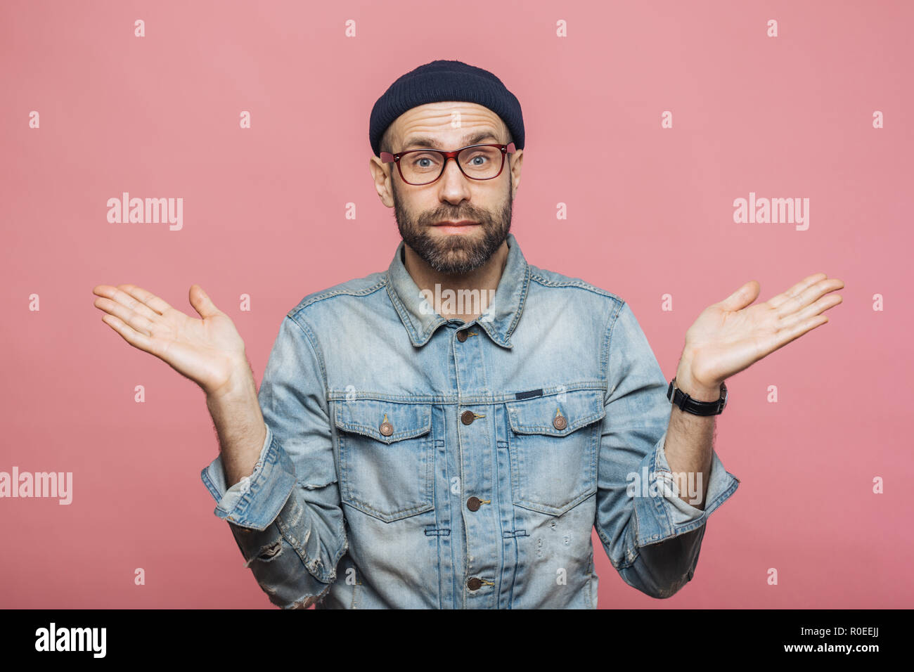 Shrug clothing hi-res stock photography and images - Alamy