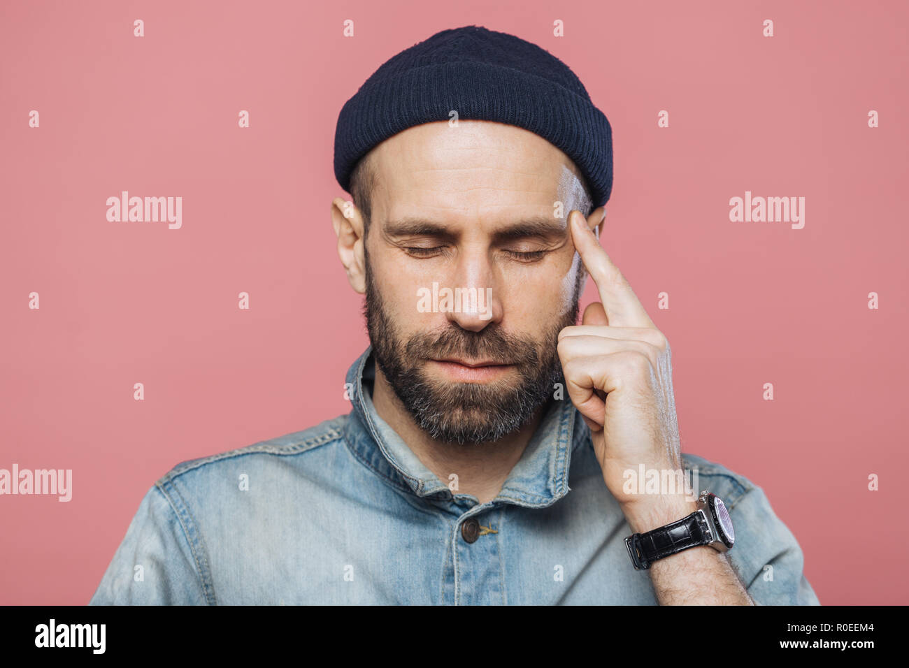 Handsome man eyes shut hi-res stock photography and images - Alamy