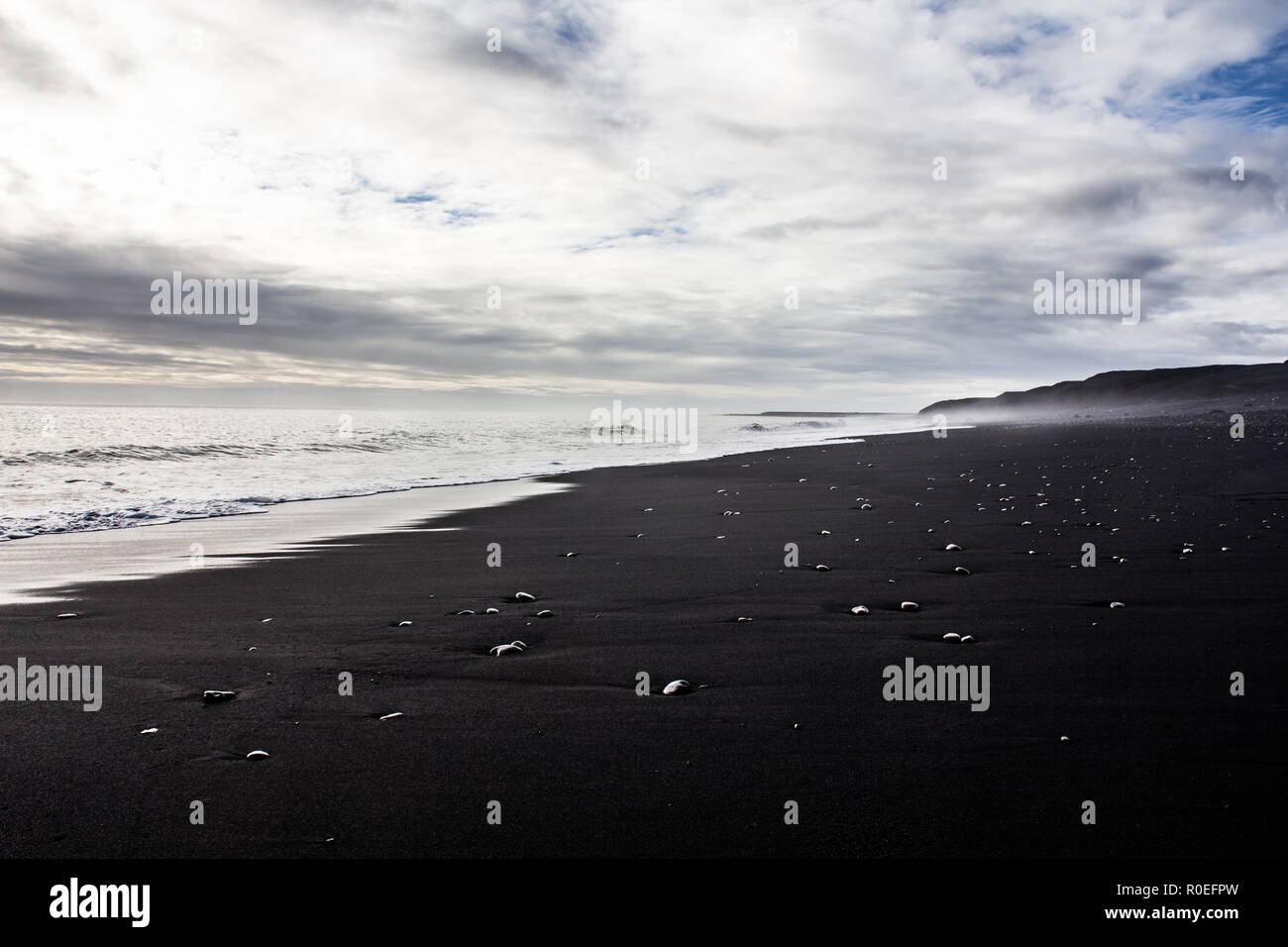 Black sand beach in vik iceland hi-res stock photography and images - Alamy