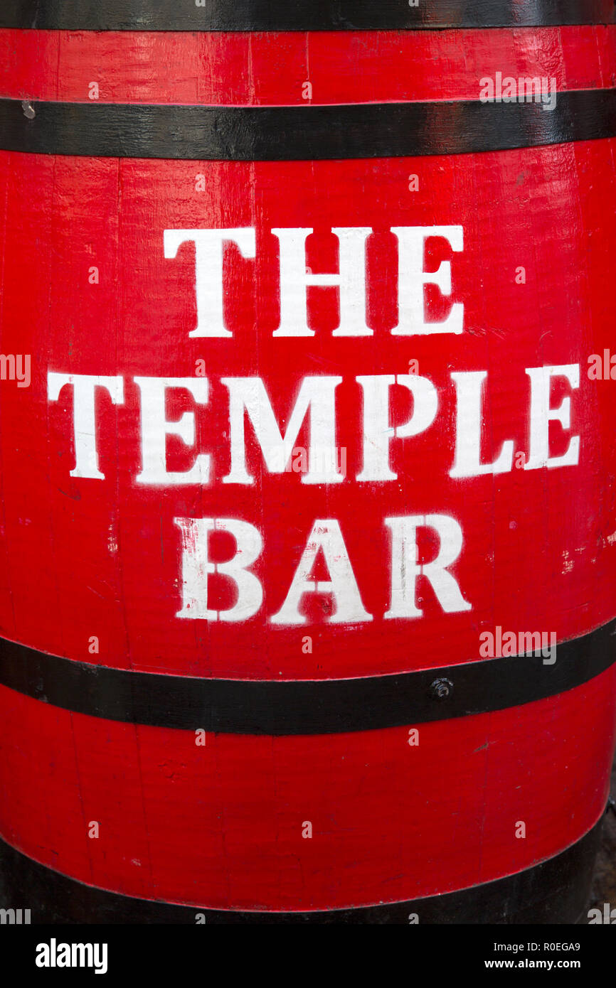Temple Bar Pub Sign; Dublin; Ireland Stock Photo - Alamy