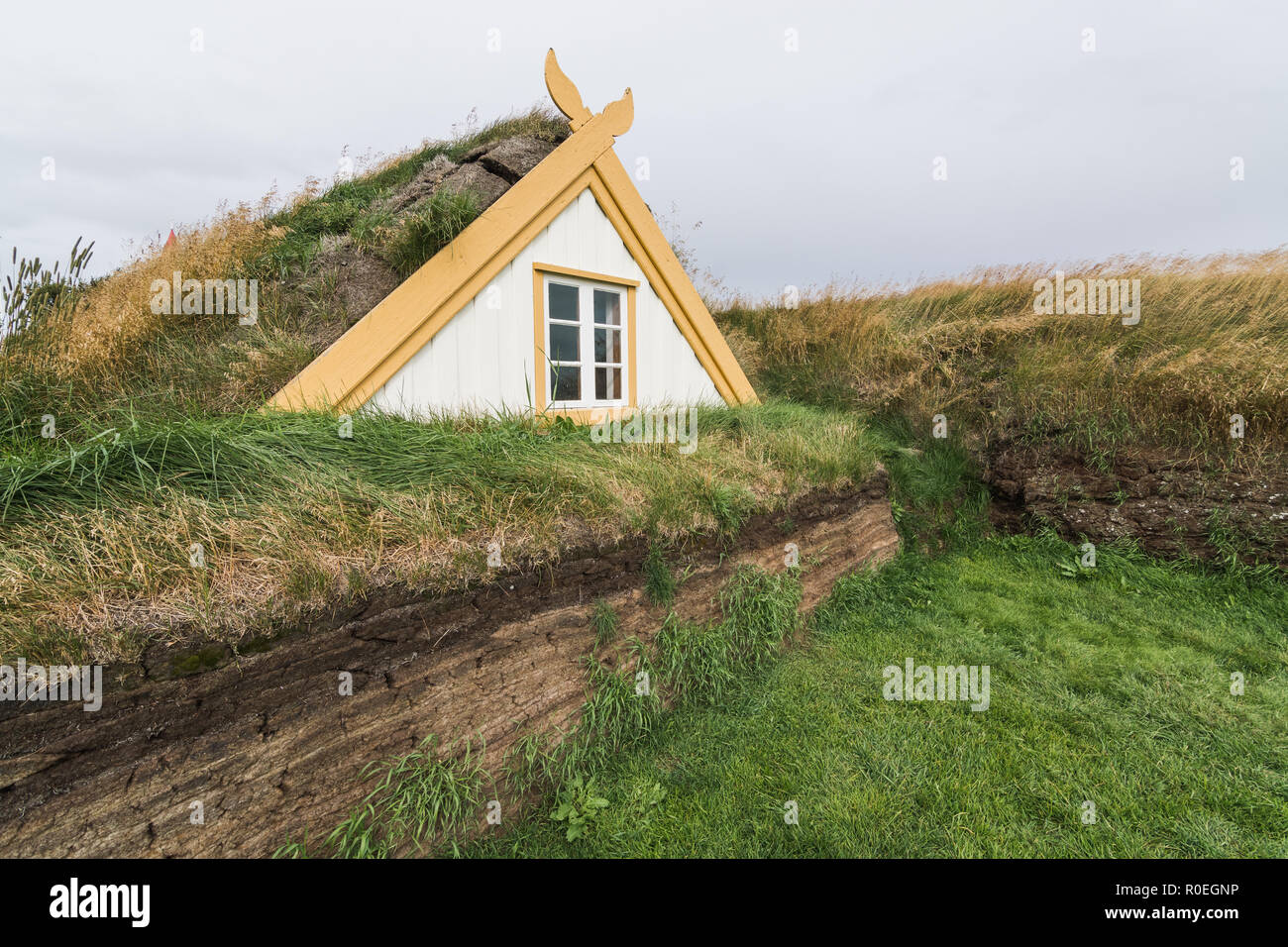 Traditional icelandic turf houses hi-res stock photography and images ...