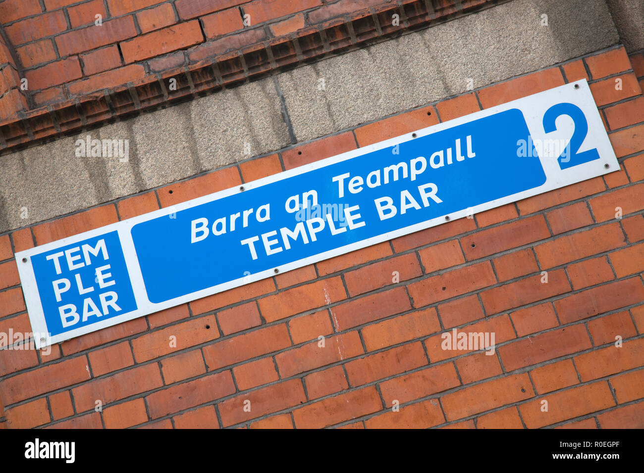 Street sign temple bar dublin hi-res stock photography and images - Alamy