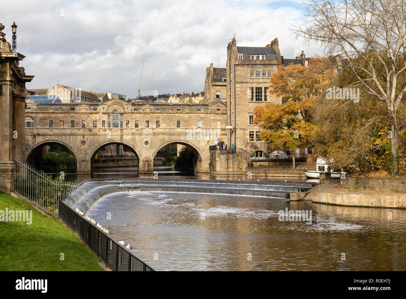 Buildings pulteney bridge hi-res stock photography and images - Alamy