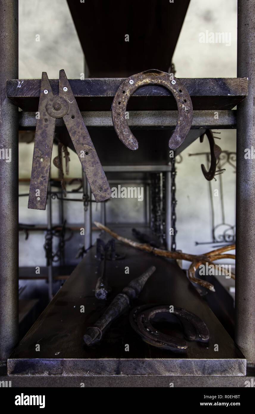 Cast iron anvil hi-res stock photography and images - Alamy