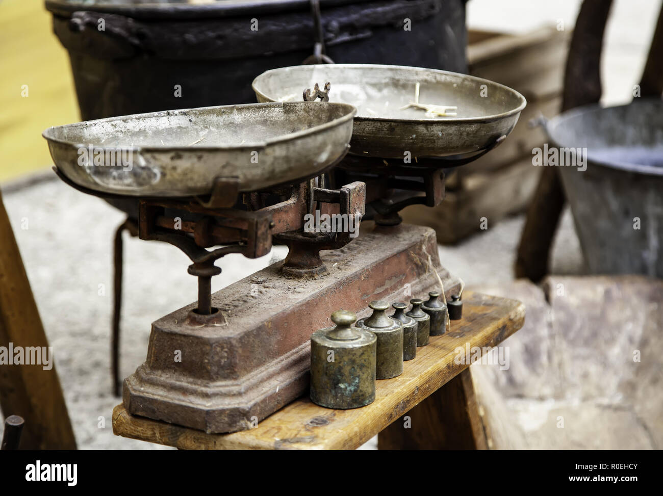 Old weighing scale, tool detail for weighing food Stock Photo - Alamy