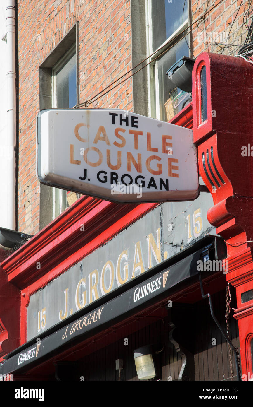 Grogan castle lounge dublin hi-res stock photography and images - Alamy