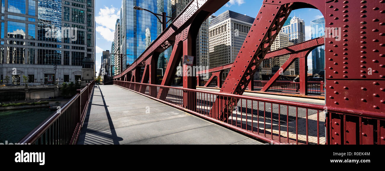 Chicago downtown bridge and buiding Stock Photo - Alamy