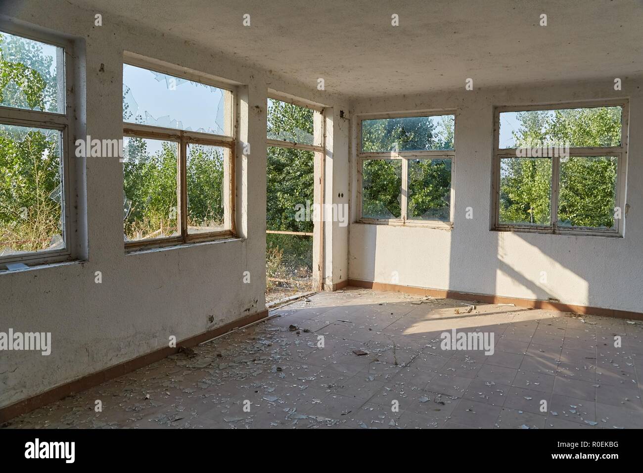 Abandoned building interior Stock Photo - Alamy