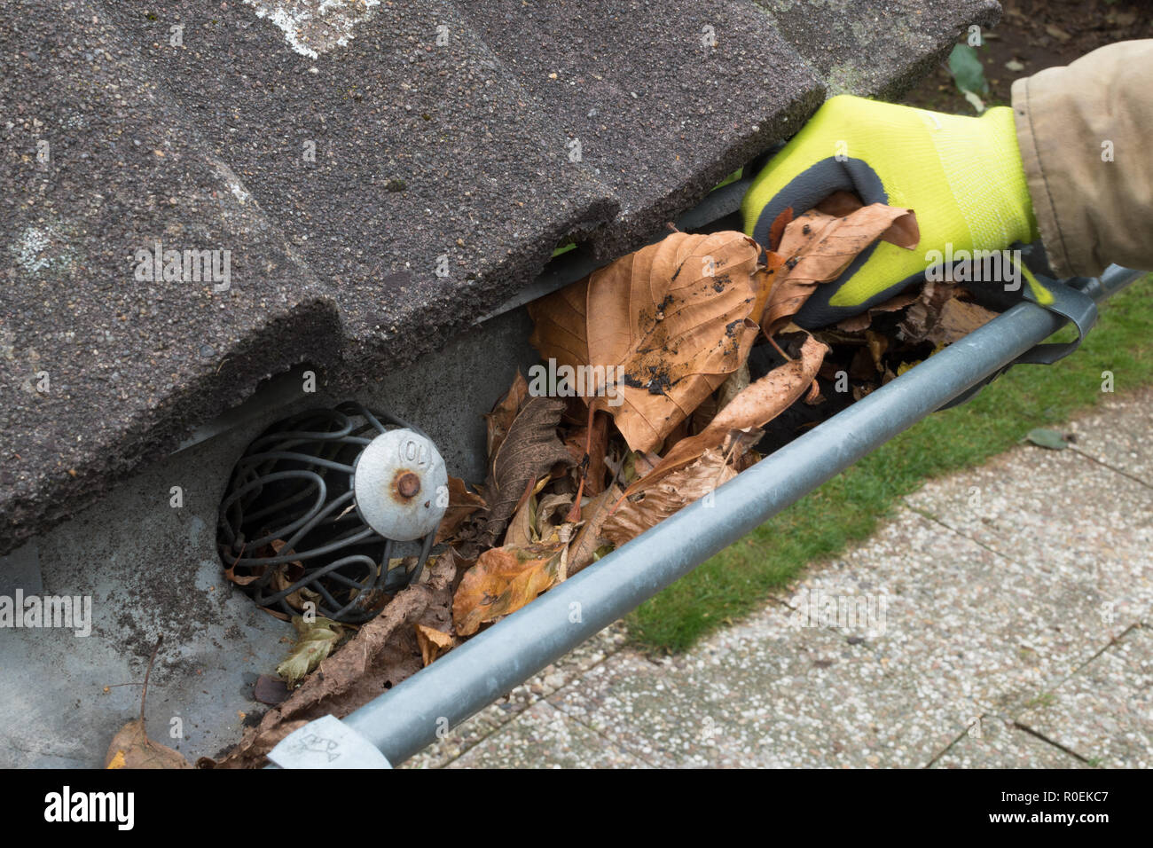 Gutter work hi-res stock photography and images - Alamy