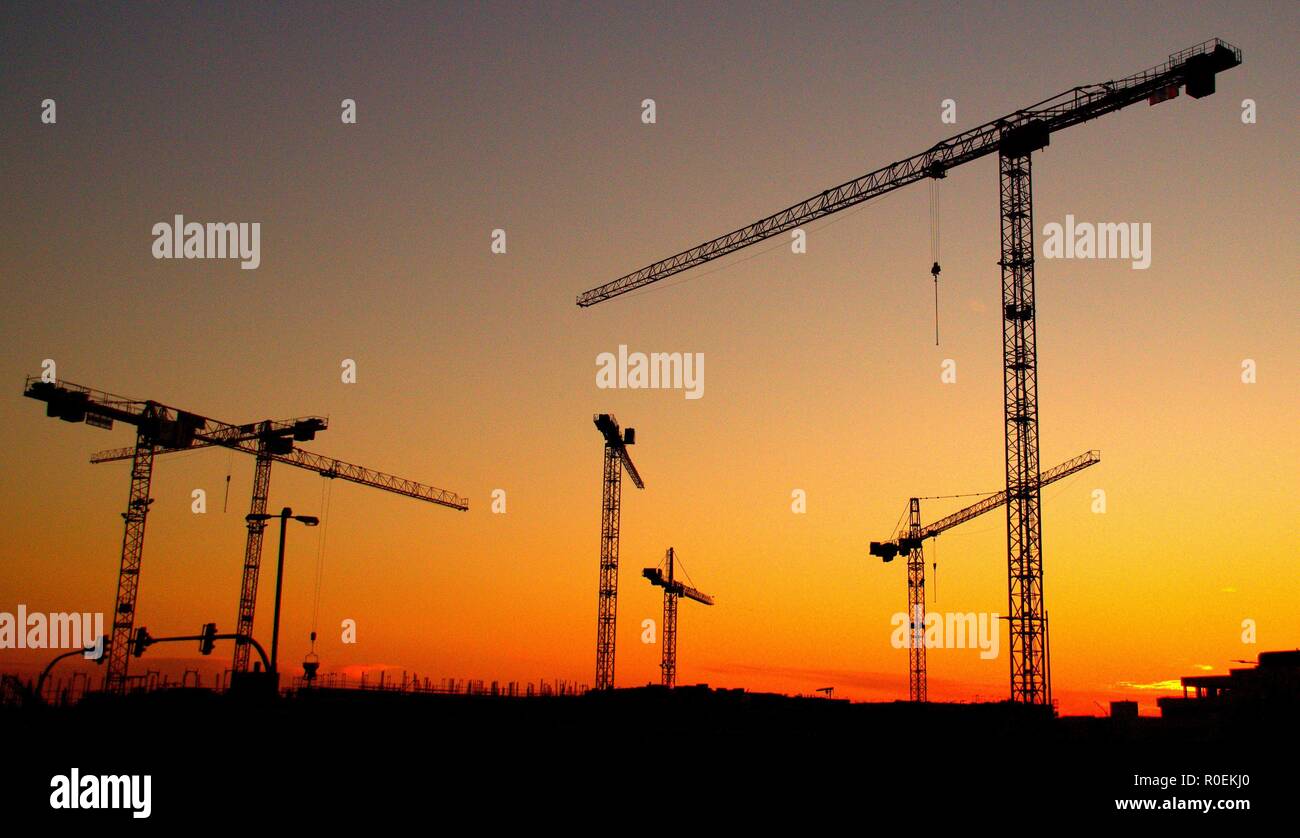Construction worker standing crane hi-res stock photography and images ...