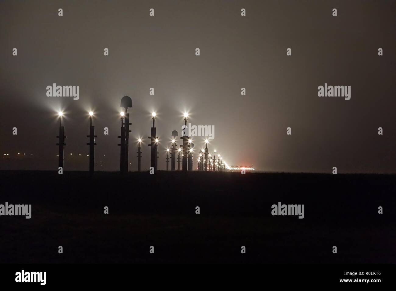 Final approach at night hi-res stock photography and images - Alamy