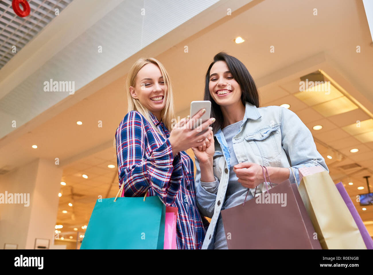 Lifestyle mall hi-res stock photography and images - Alamy