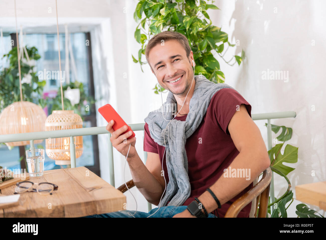 Cafeteria man man restaurant hi-res stock photography and images - Alamy
