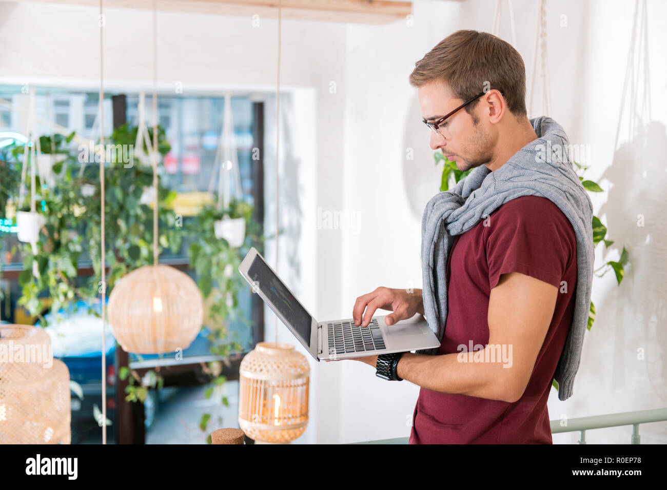 Coworking green hi-res stock photography and images - Alamy