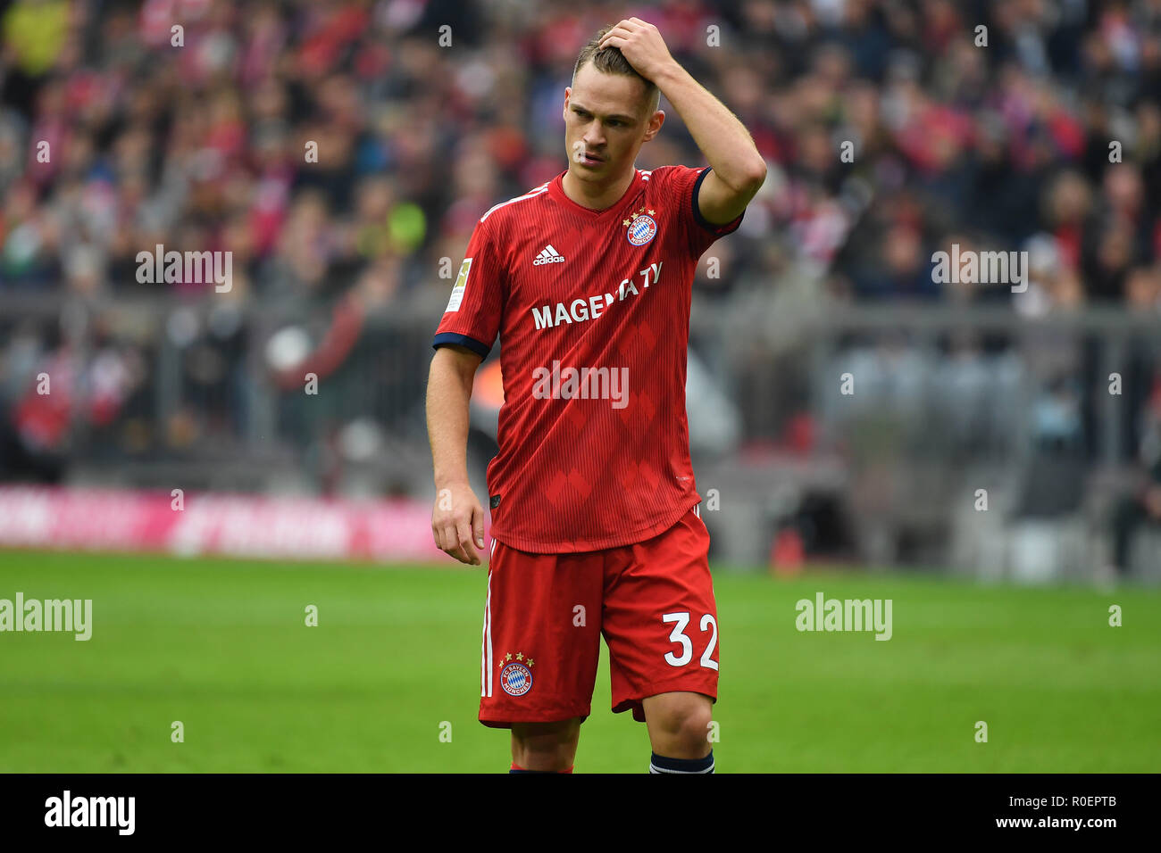Munich, Deutschland. 03rd Nov, 2018. Joshua KIMMICH (Bayern Munich ...