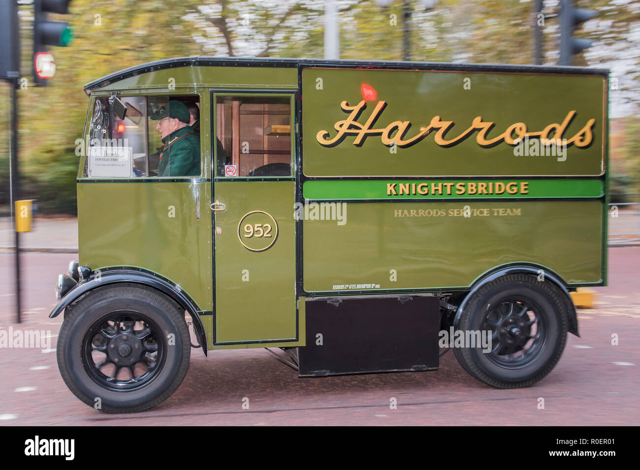 Harrods van hi-res stock photography and images - Alamy