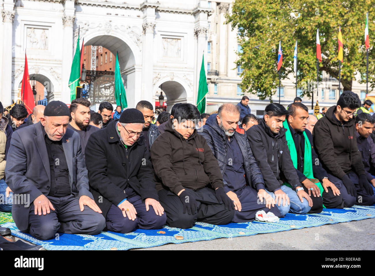 Speakers Corner, London, UK, 4th Nov 2018. Several hundred men and ...