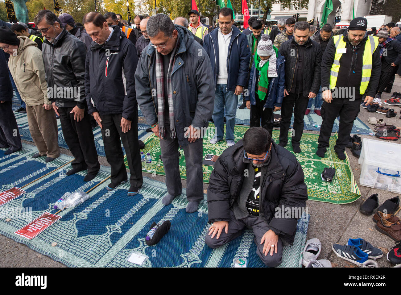 London, UK. 4th November, 2018. Shia Muslims pray before the 38th ...