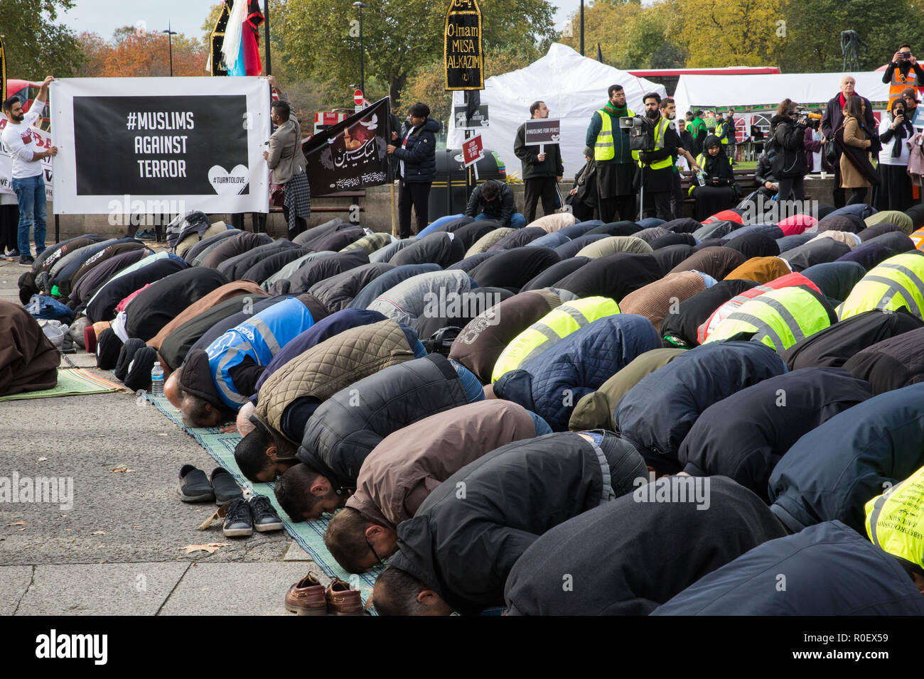 London, UK. 4th November, 2018. Shia Muslims pray before the 38th ...