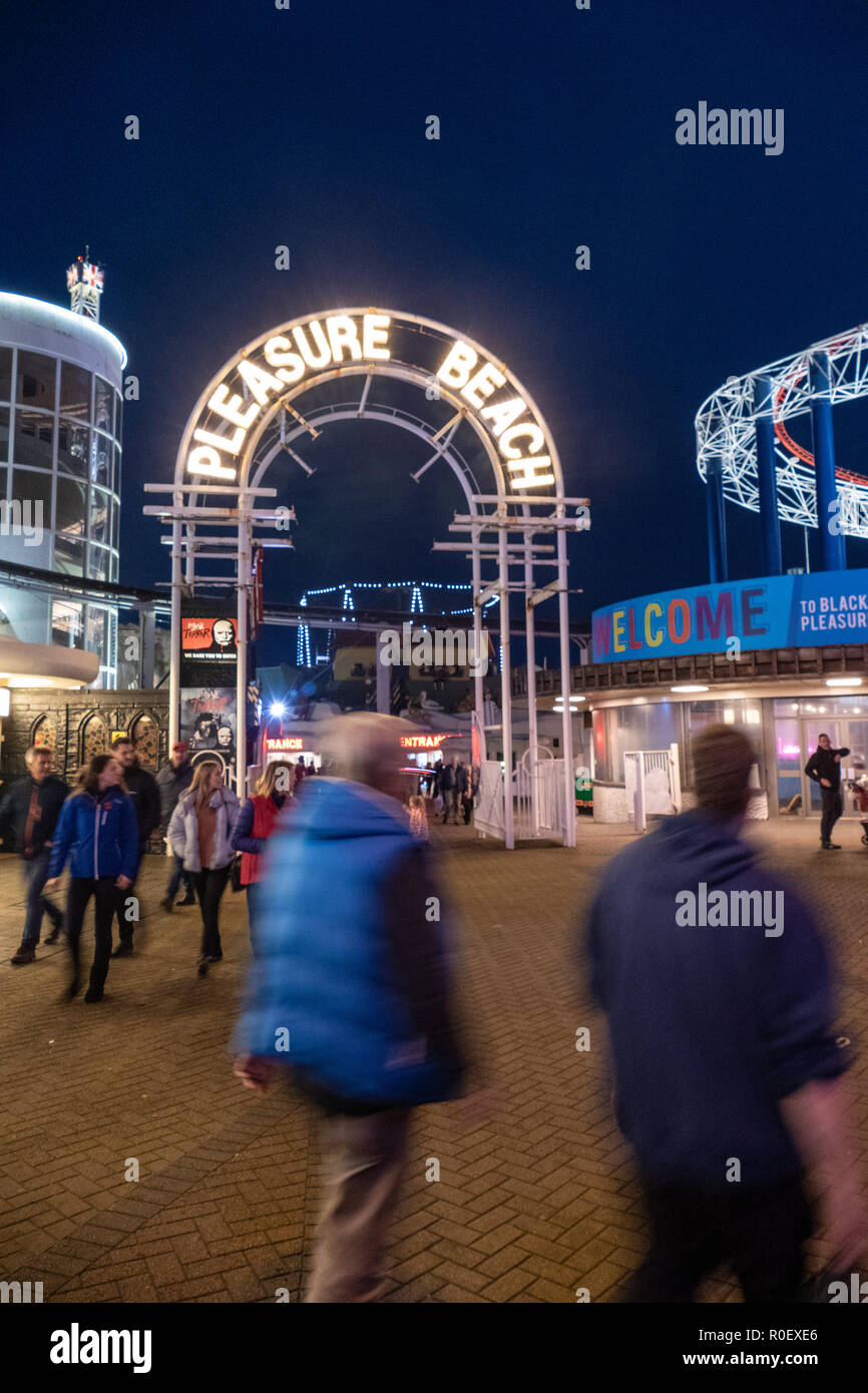 Blackpool UK, 4th November 2018. Weather news. A mild and somewhat dull ...