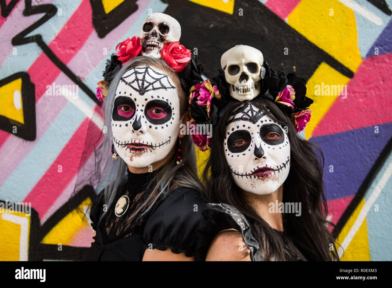 Madrid, Spain. 4th Nov, 2018. A couple of women dressed as the Catrina ...