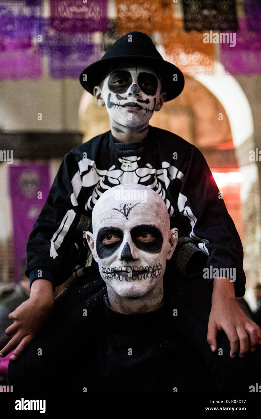 Madrid, Spain. 4th Nov, 2018. Father and son dressed as the death ...