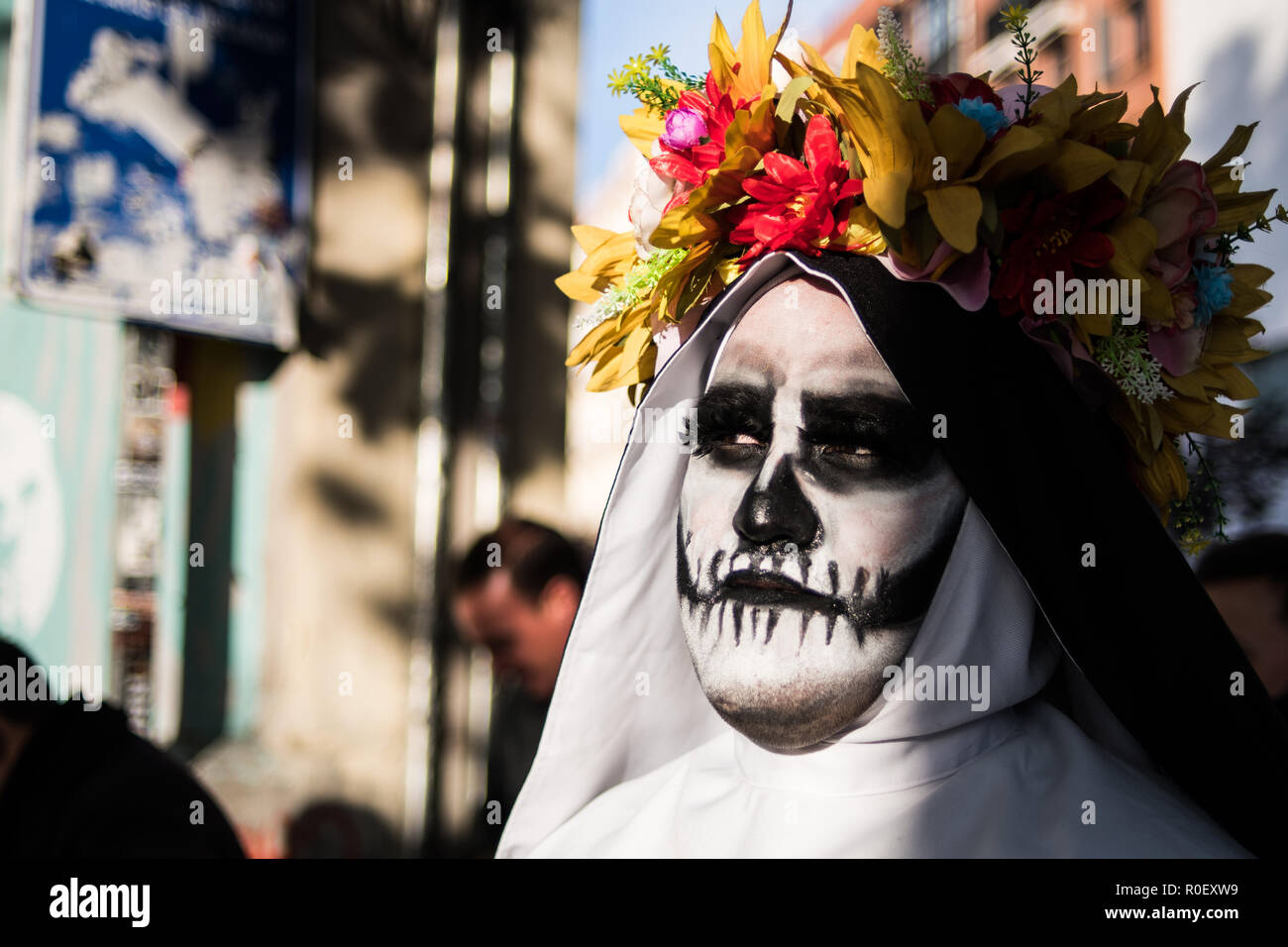 Madrid, Spain. 4th Nov, 2018. A man dressed as the Catrina, the Mexican ...